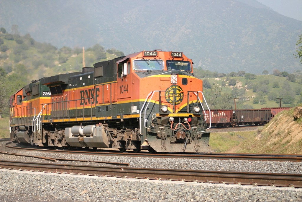 BNSF 1044 Leads a Manifest arround Walong